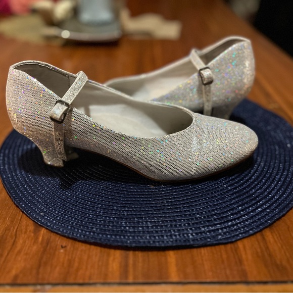 Theatricals | Shoes | Slightly Used Silver Glitter 2in Show ...